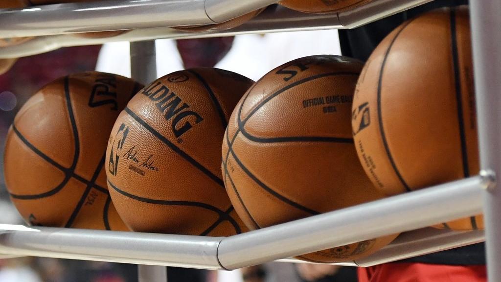 Microsoft, NBA team up to put virtual fans in basketball arenas