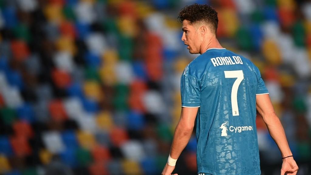 Juve face wait to clinch title after late defeat at Udinese