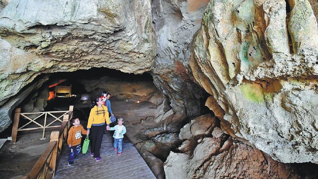 Locals recall how Xi saved ancient artifacts