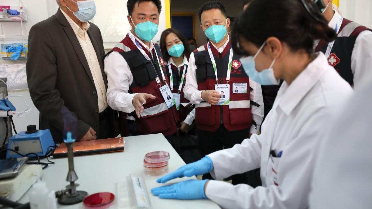 Chinese experts share COVID-19 experiences