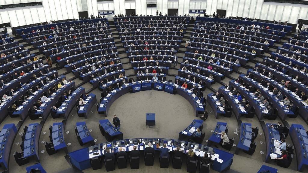 EU lawmakers face hundreds of amendments in climate votes