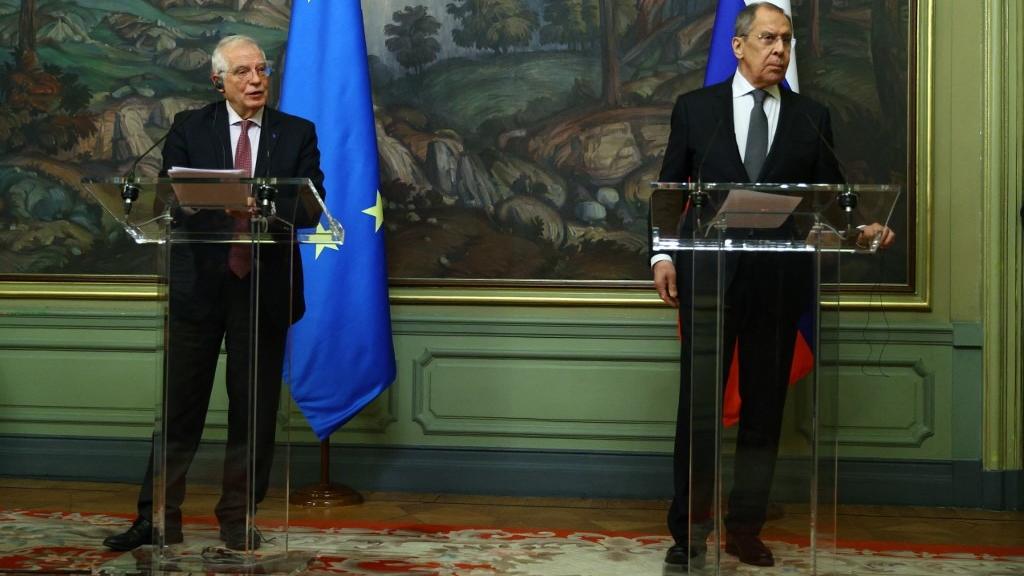 EU expels three Russian diplomats, defends envoy's Moscow trip