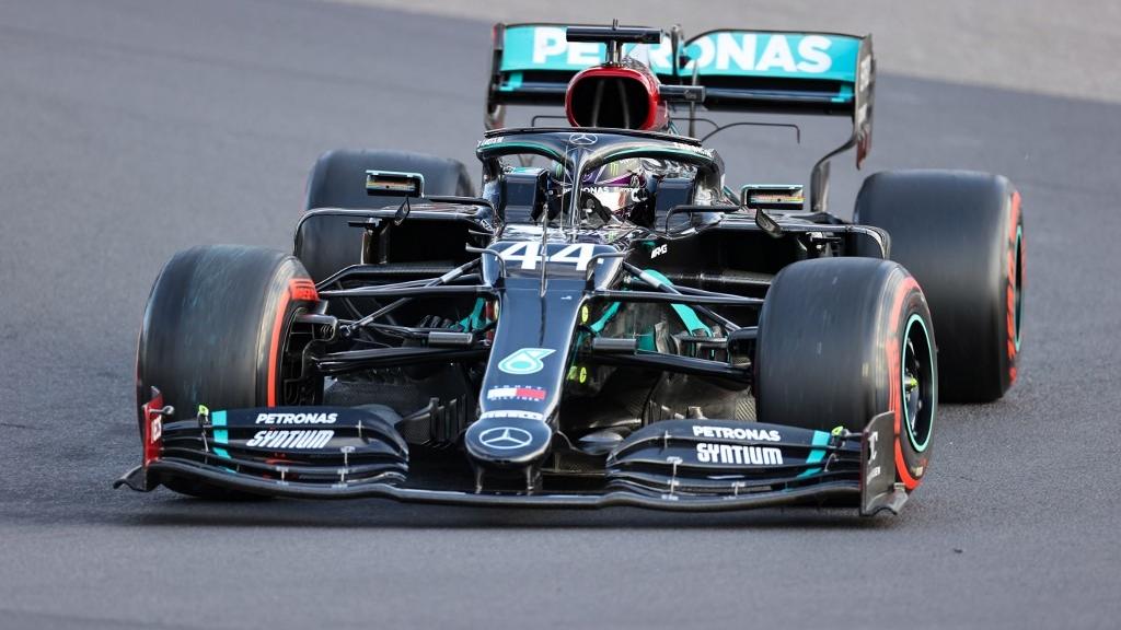 Daimler CEO committed to F1, seeks to slash costs