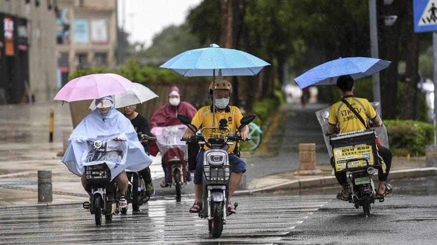 China launches emergency response for typhoon, floods