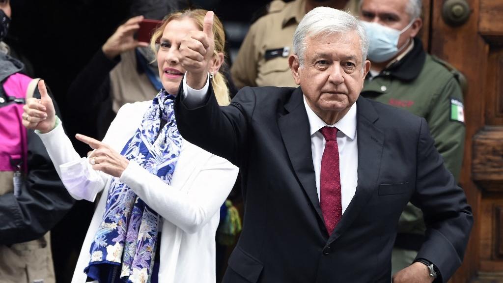 Mexican president keeps Congress, vows to focus on poor