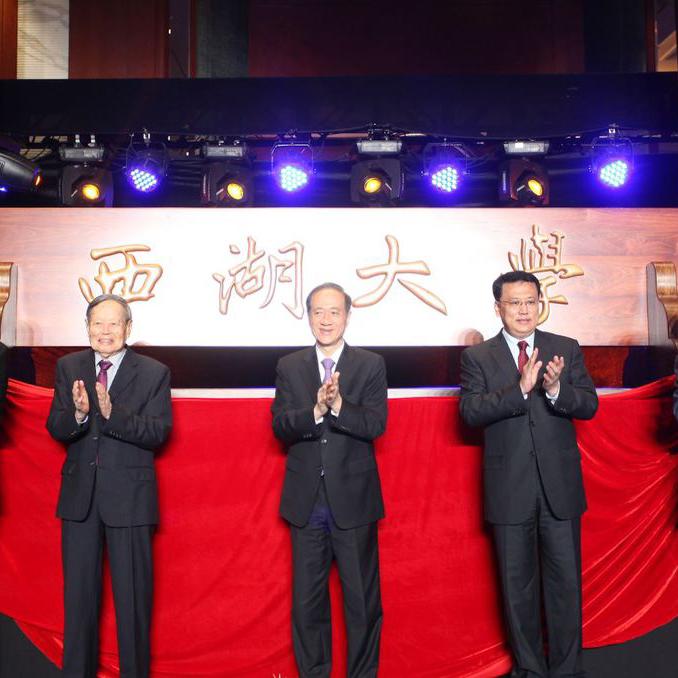 Private colleges must improve performance to set good example