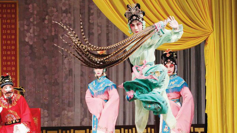 Helping Peking Opera stars shine