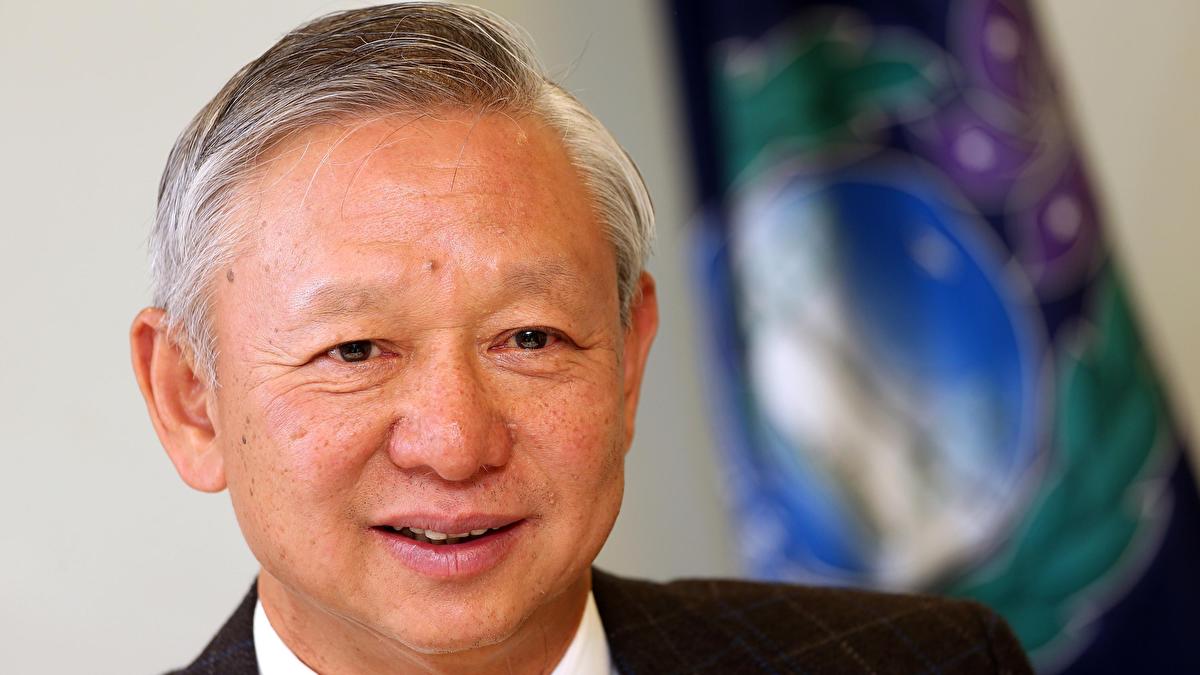 CE mourns passing of ex-security secretary Ambrose Lee