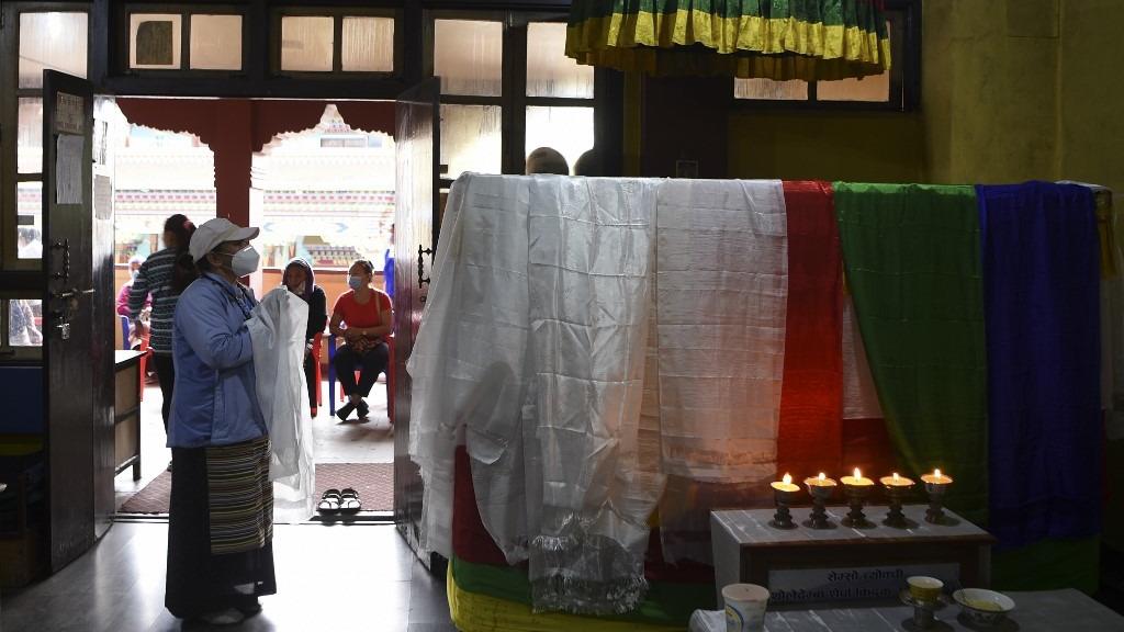 Nepalese mountaineering legend Ang Rita Sherpa dies