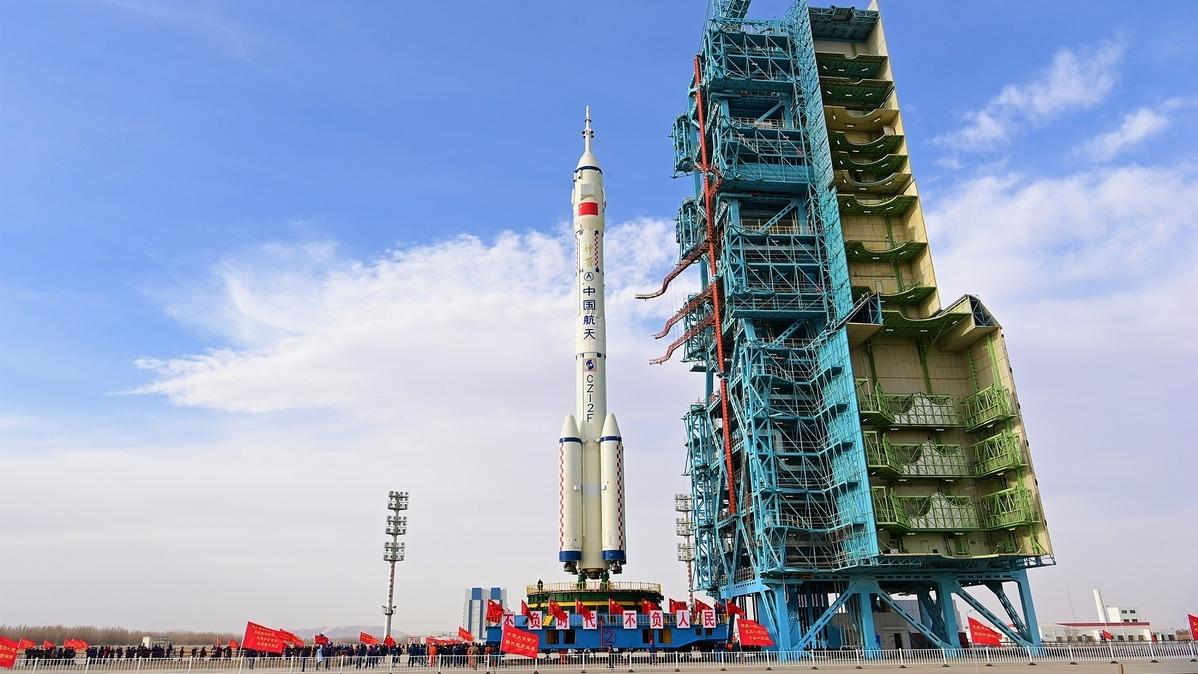 Shenzhou XV crew sets off for launch