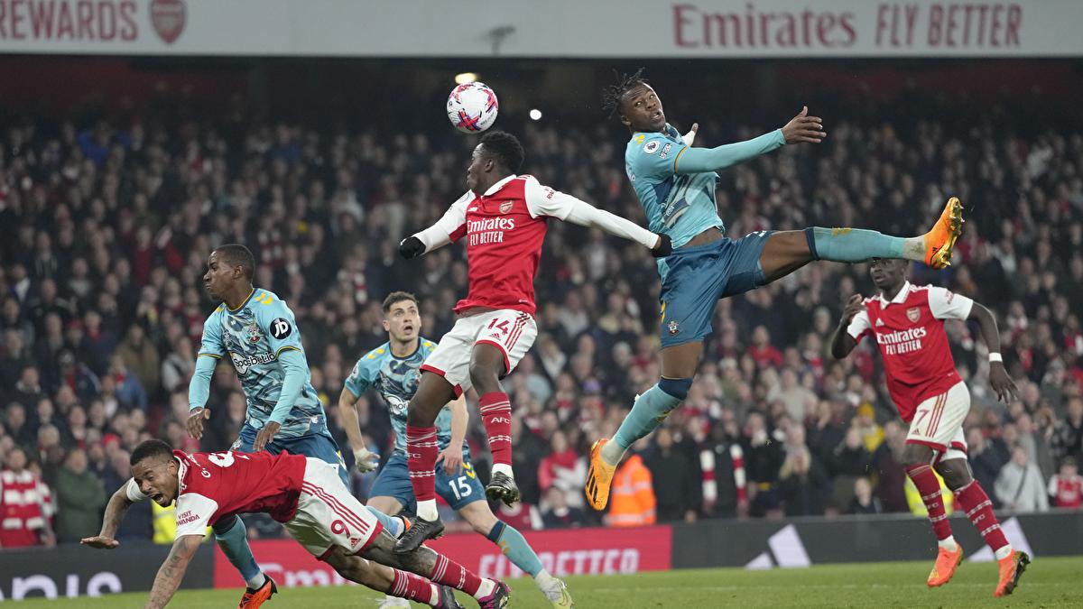 Arsenal stage late escape to snatch 3-3 draw, title hopes hit