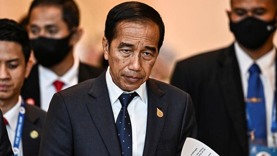 Indonesia issues emergency regulation to replace job creation law