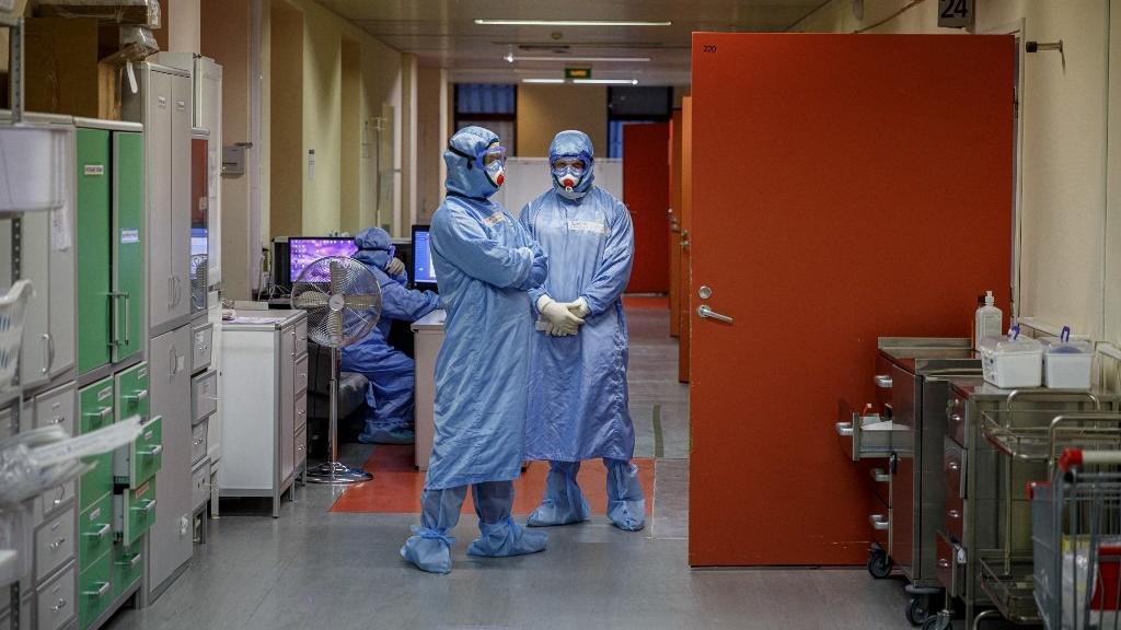 Russian regions consider extra virus curbs as deaths hit record