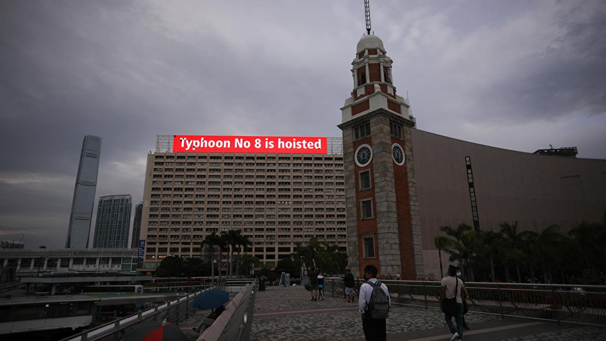 Observatory hoists typhoon signal No 8 over HK
