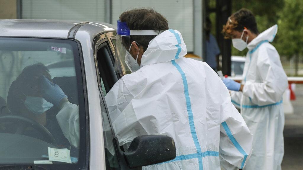 Virus: Italy daily cases exceed 100k for the 1st time since Feb