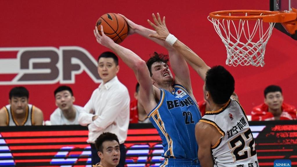 Wang Zhelin powers Shanghai's first win, Liaoning survives