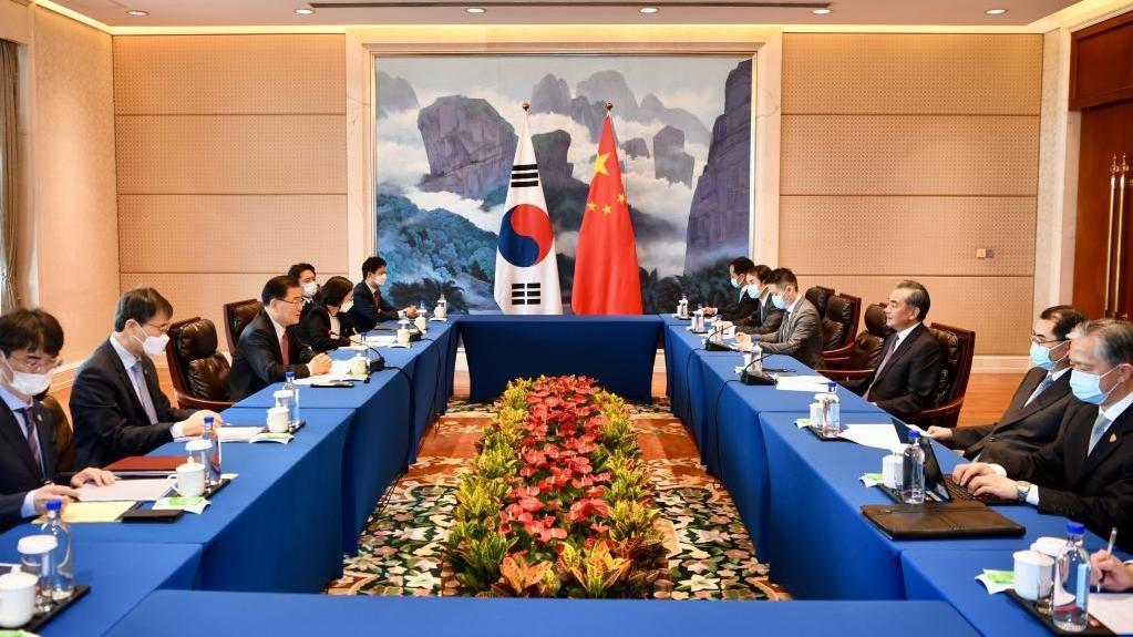 China, ROK agree to boost virus fight, bilateral ties