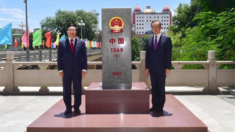 China & Vietnam pledge border peace, common development